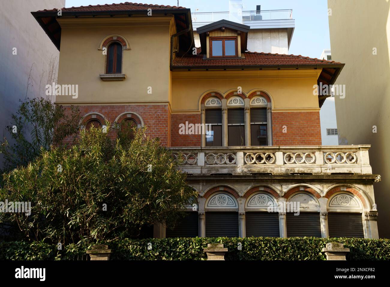 Milan, Lombardy, Italy: exterior of old house along via Leon Battista ...