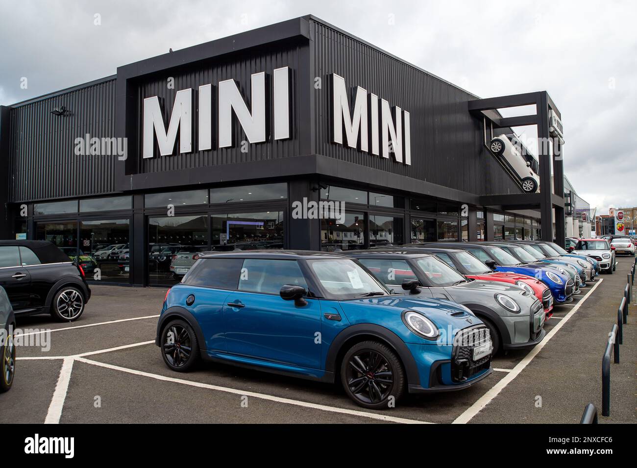 Slough, Berkshire, UK. 1st March, 2023. A Sytner Mini Showroom in ...