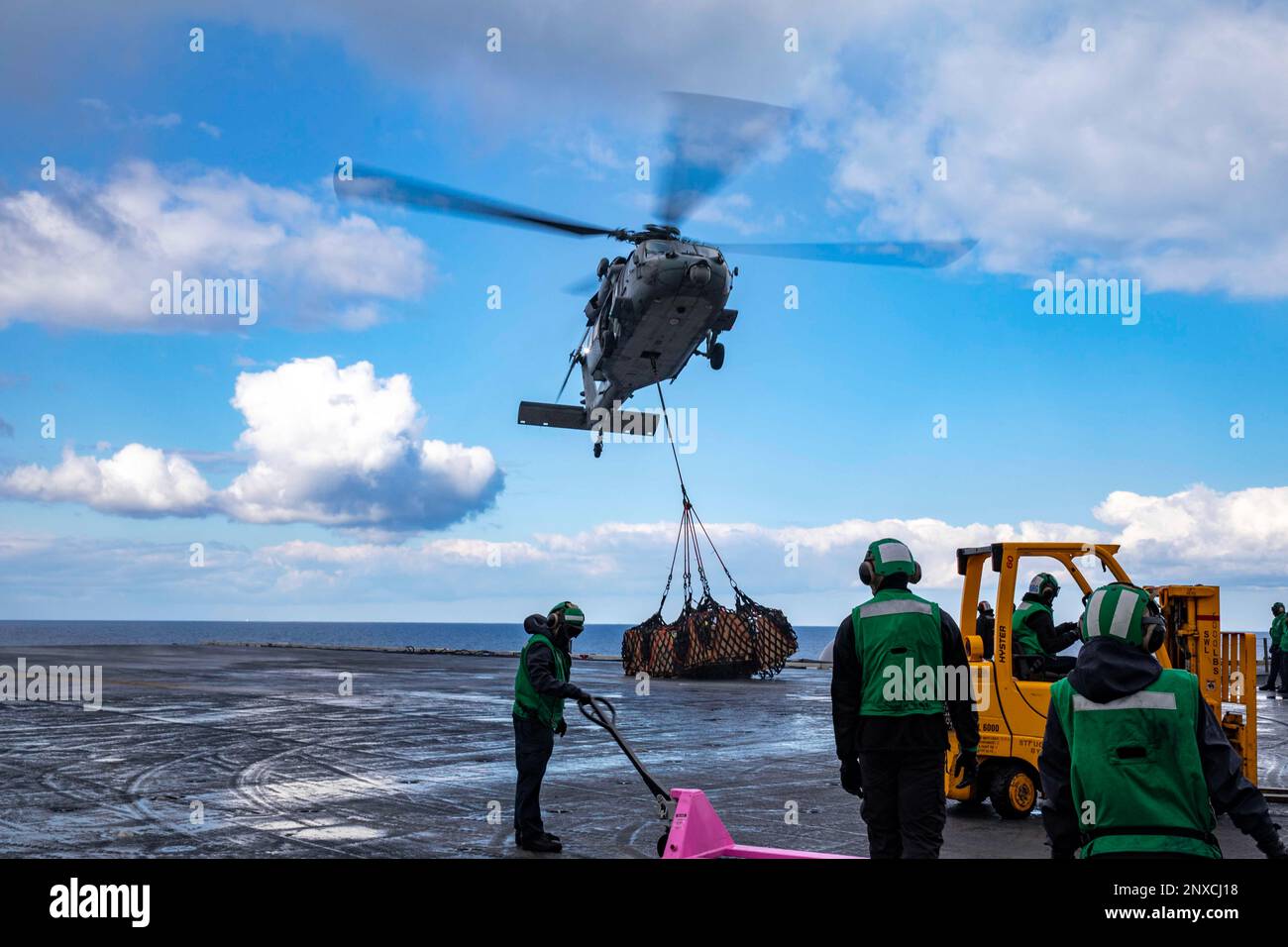 Mh 60s nighthawk helicopter hi-res stock photography and images - Alamy