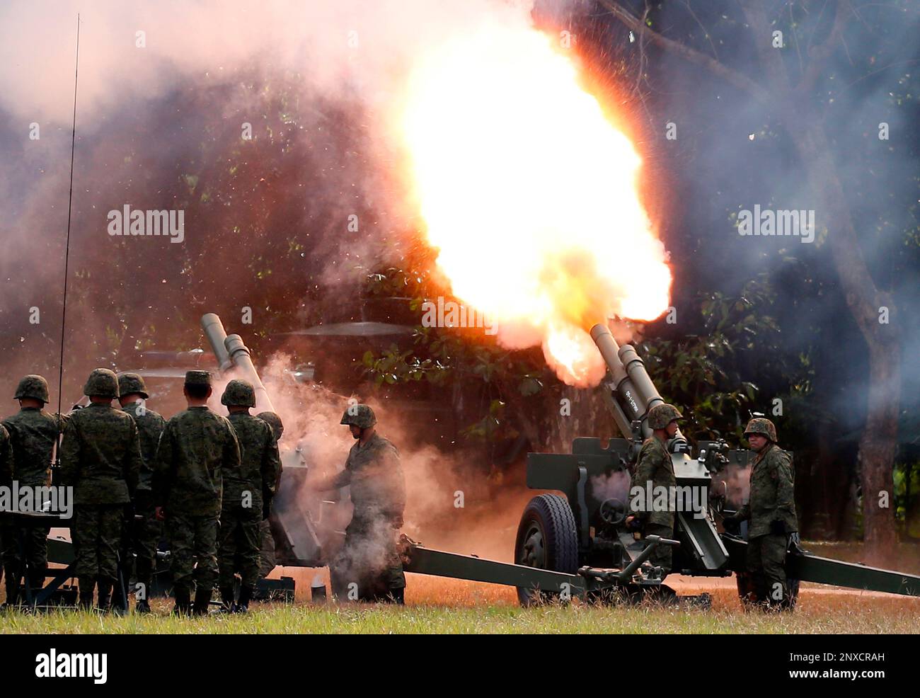 Philippine troops fire cannons to give President Rodrigo Duterte a 21 ...