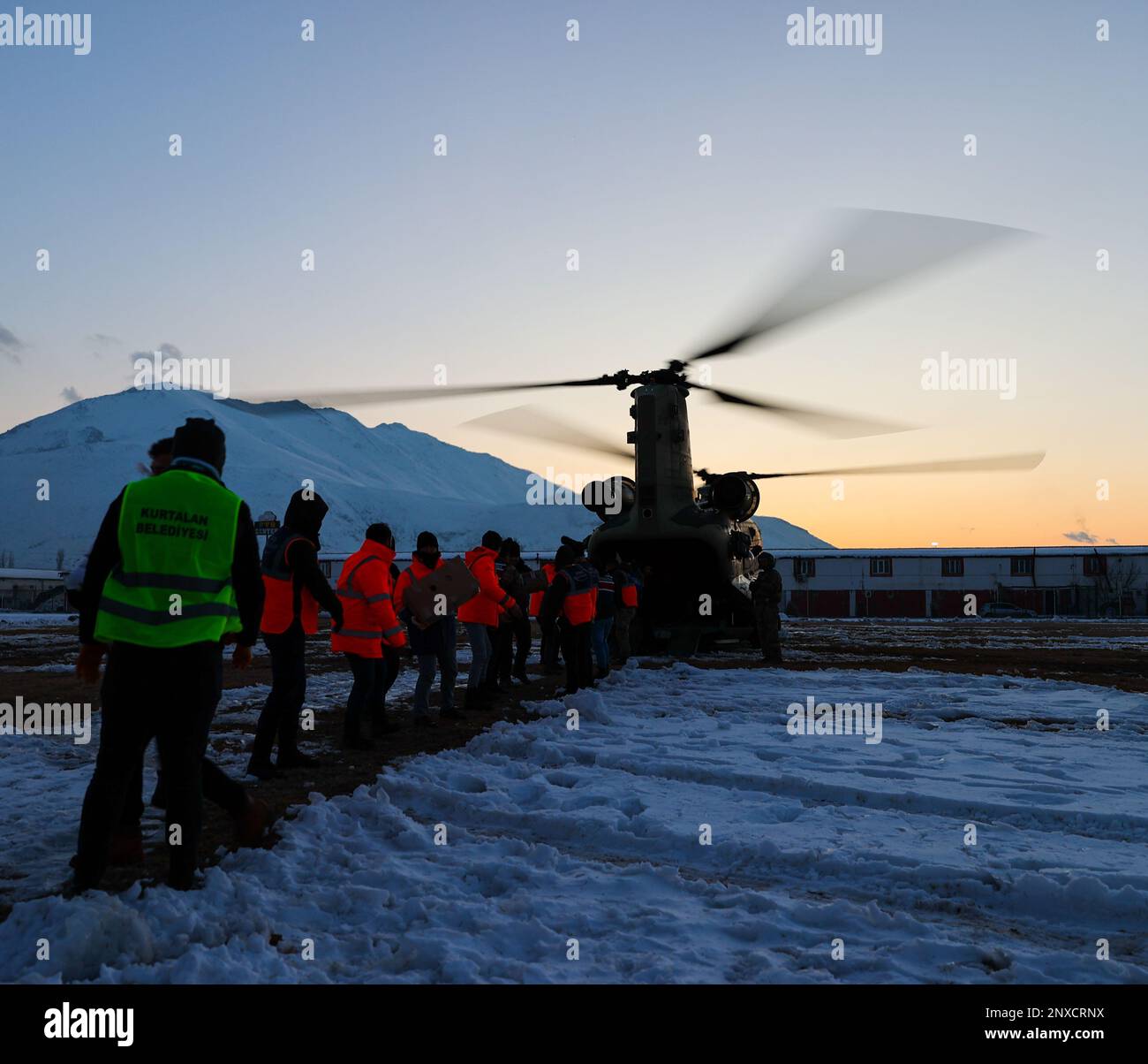 U.S. Army soldiers with 3rd Battalion, 501st Aviation Regiment, Combat ...