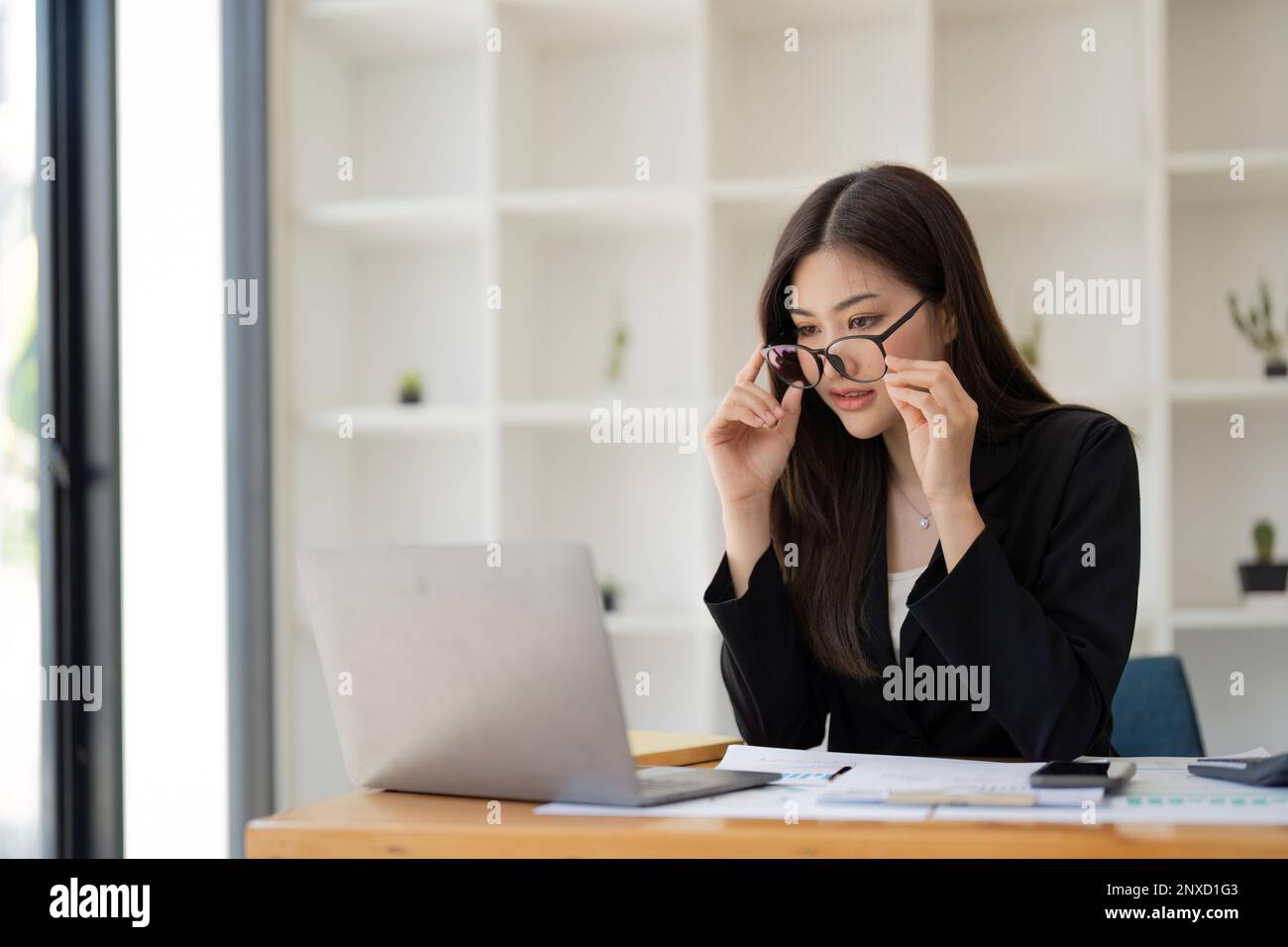 Woman surrounded by paperwork hi-res stock photography and images - Alamy