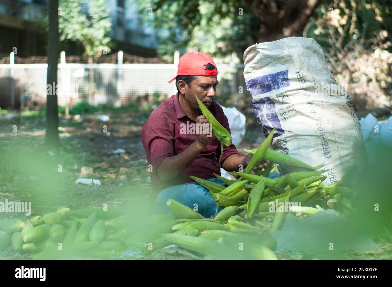 Dhaka city busy street scene and underprivileged people Stock Photo - Alamy