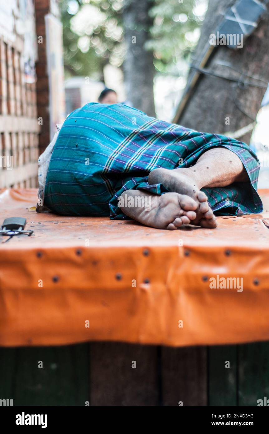 Dhaka city busy street scene and underprivileged people Stock Photo - Alamy
