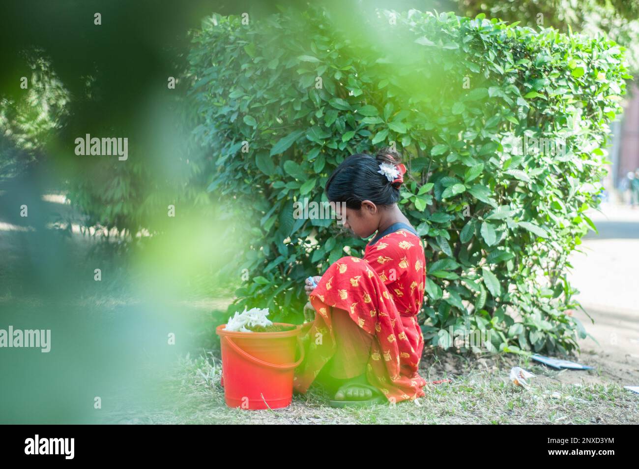Dhaka city busy street scene and underprivileged people Stock Photo - Alamy