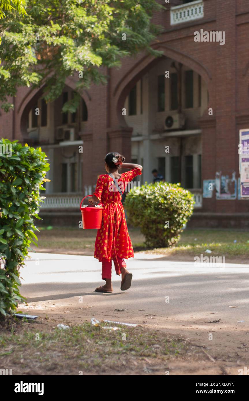Dhaka city busy street scene and underprivileged people Stock Photo - Alamy