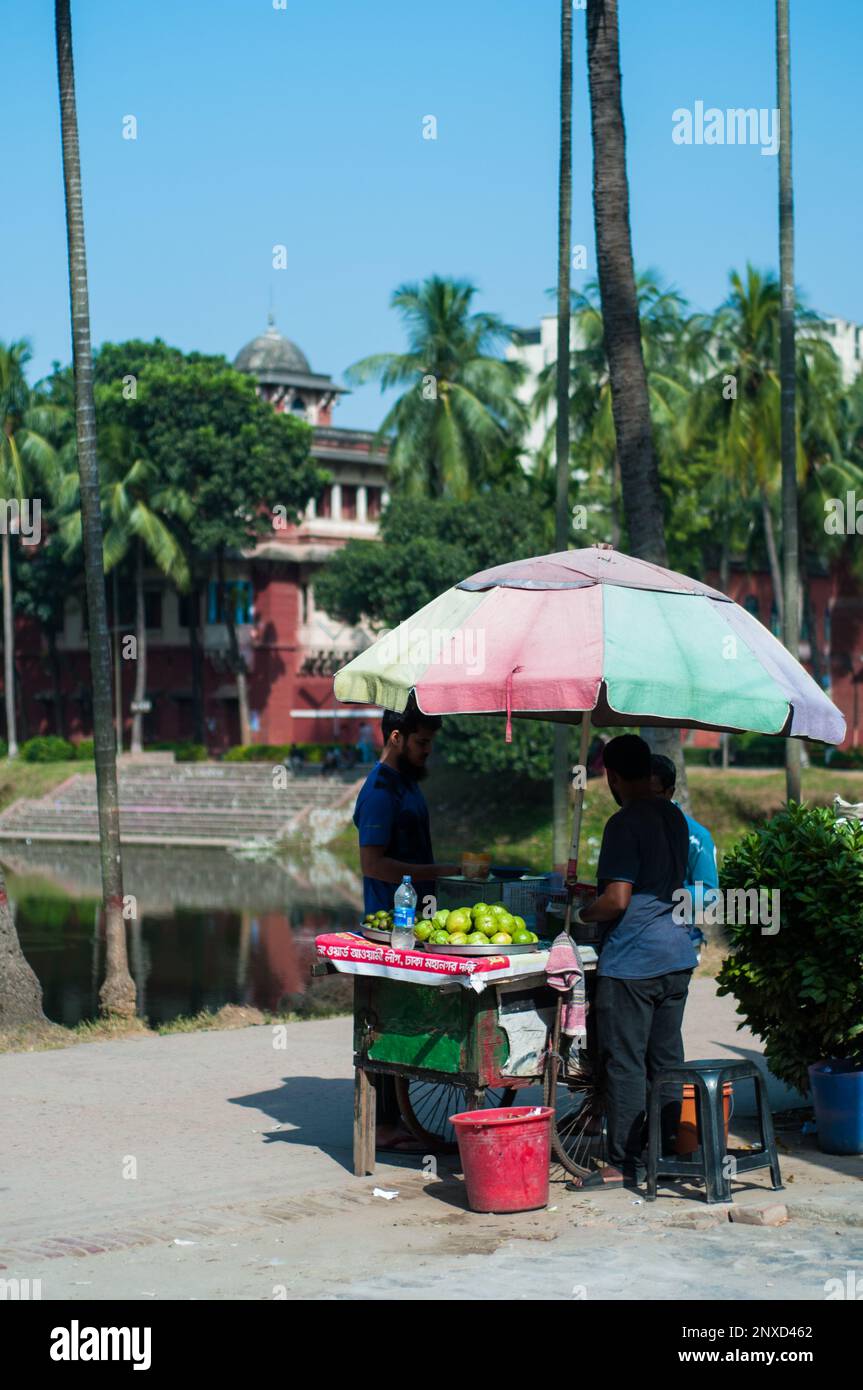 Dhaka city busy street scene and underprivileged people Stock Photo - Alamy