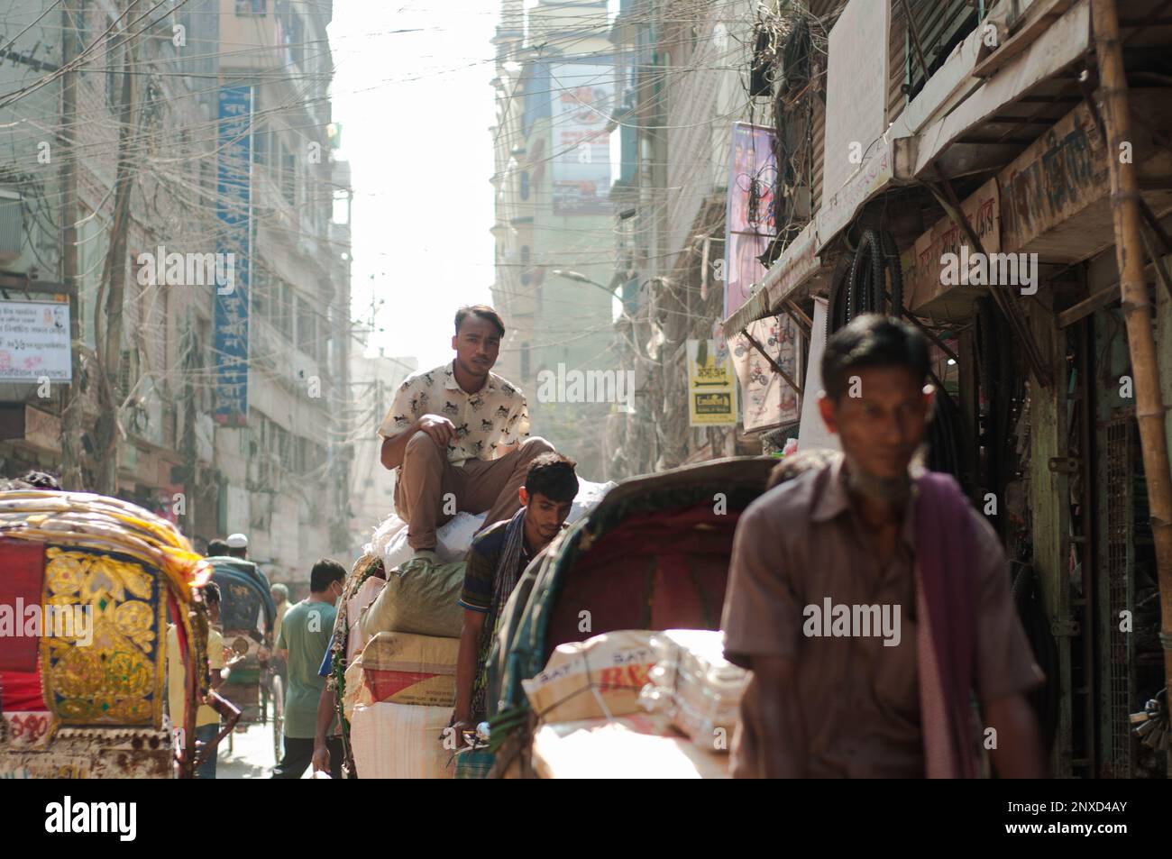 Dhaka city busy street scene and underprivileged people Stock Photo - Alamy