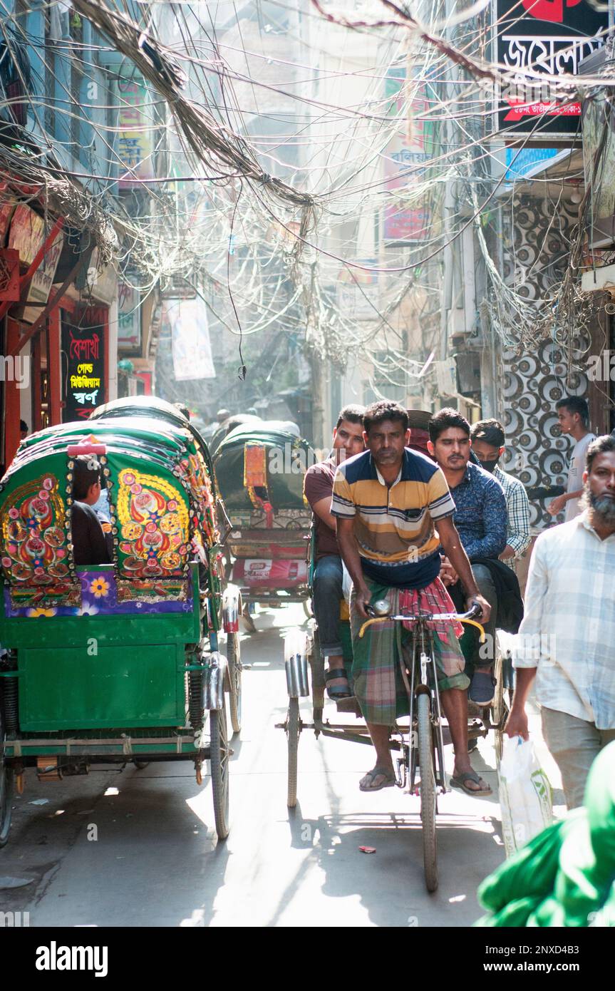 Dhaka city busy street scene and underprivileged people Stock Photo - Alamy
