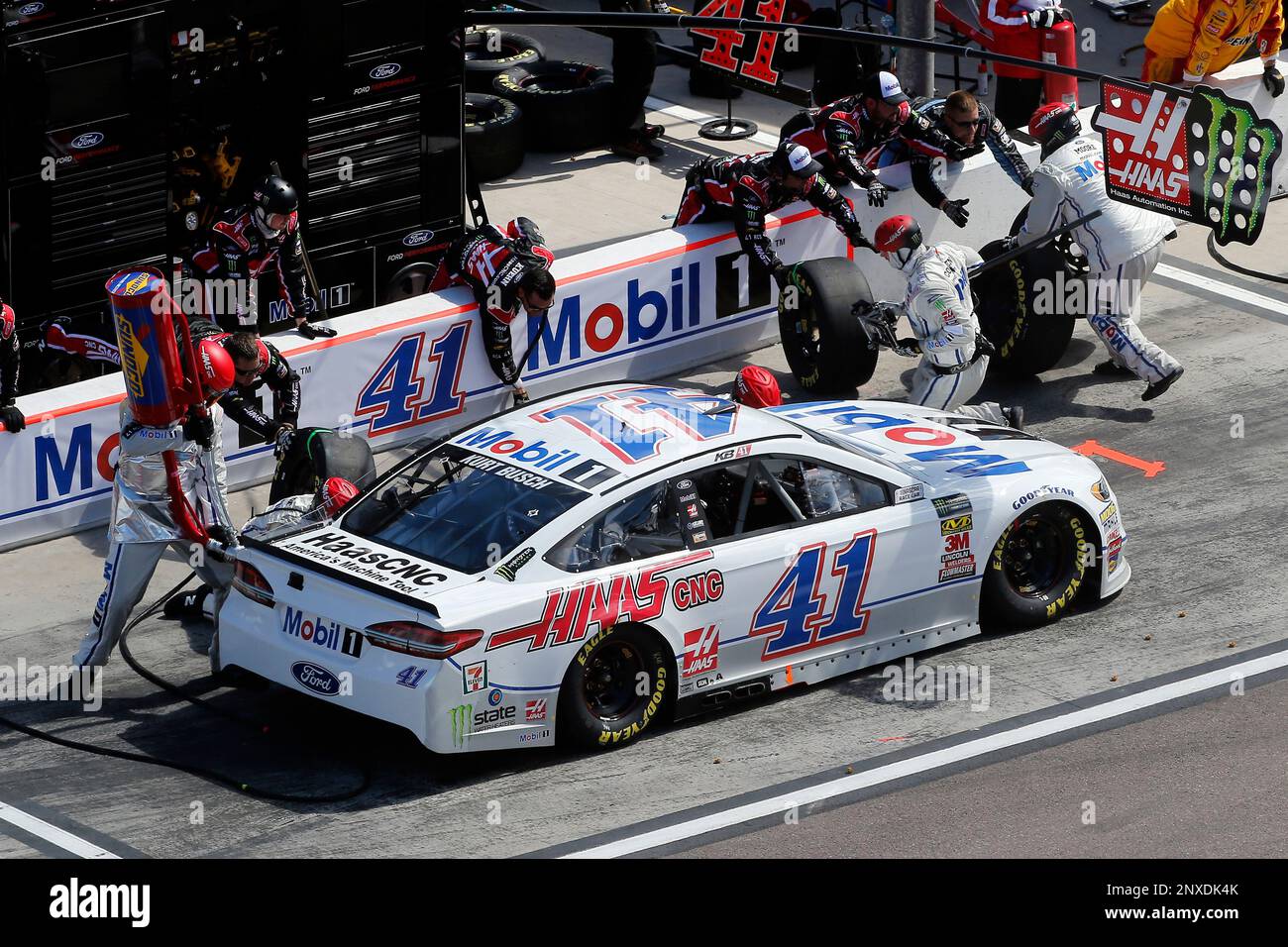 Kurt Busch, Stewart-Haas Racing, Ford Fusion Mobil 1/Haas Automation ...
