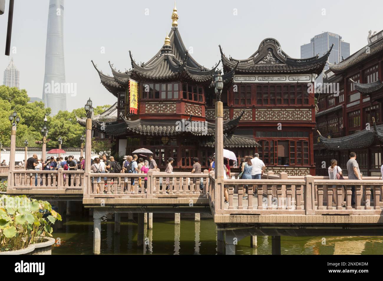 Traditional Chinese architecture in Old city Shanghai Stock Photo - Alamy