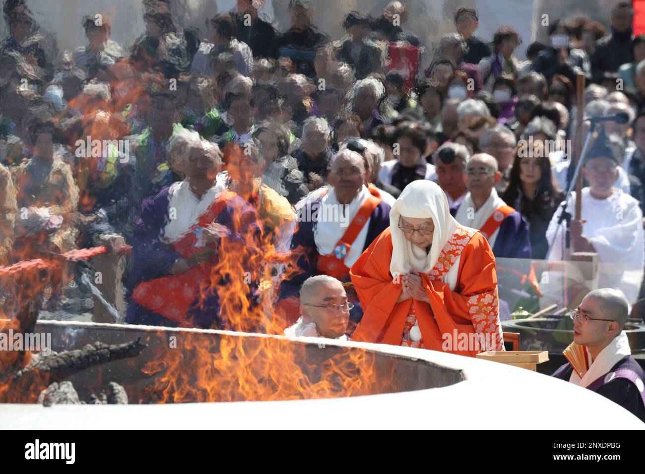 Supreme Priest of the Tendai Buddhist Denomination Koei Morikawa prays ...