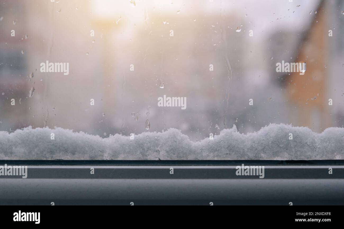 Snowy windowsill hi-res stock photography and images - Alamy