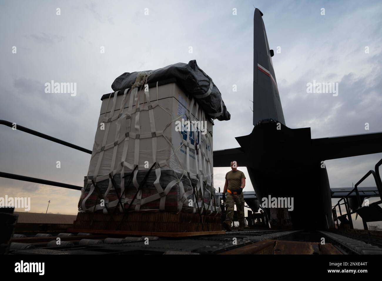 379th Expeditionary Logistics Readiness Squadron Airmen load pallets of ...