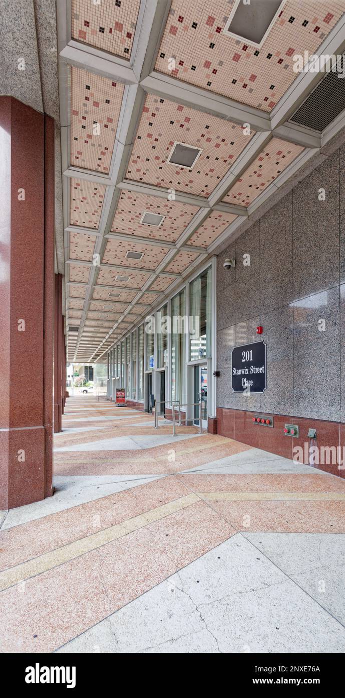 Pittsburgh Downtown: Gateway District landmark Bell Telephone building ...