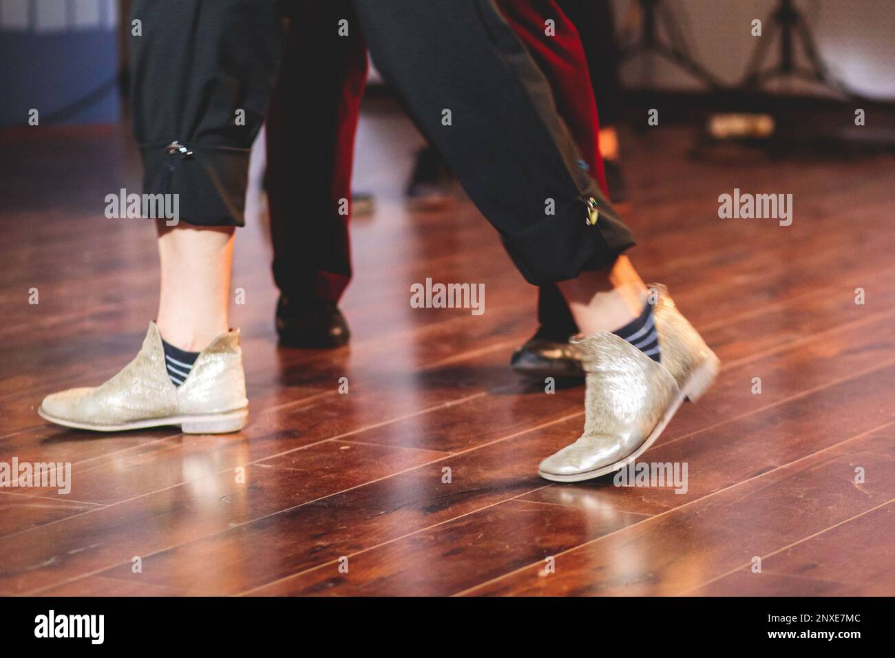 Couple dances in vintage hall hi-res stock photography and images - Alamy