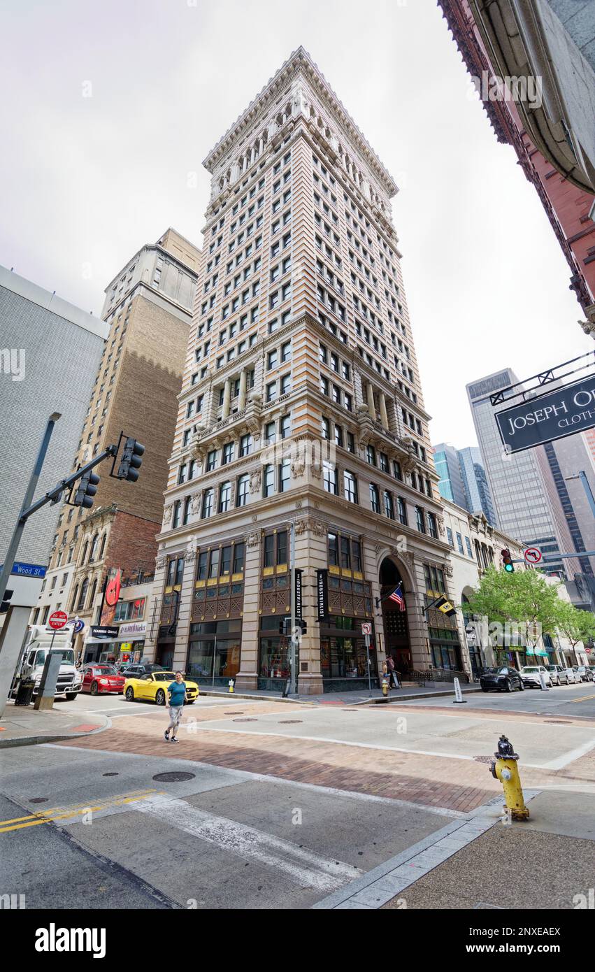 Pittsburgh Downtown: Landmark Arrott Building, an early brick and terra ...