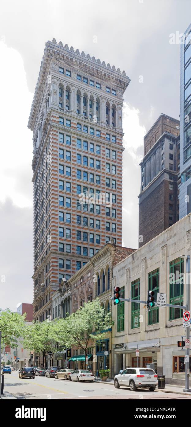 Pittsburgh Downtown: Landmark Arrott Building, an early brick and terra ...