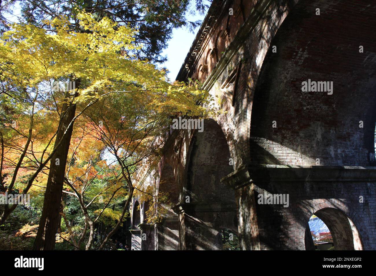 Autumn leaves and Suirokaku (ruins of an old aqueduct) in Nanzenji ...