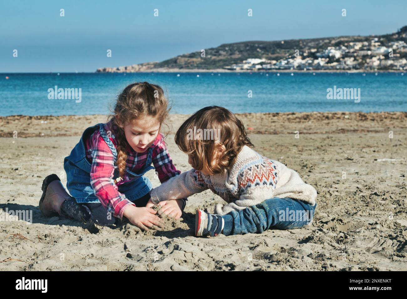 Cute kids on the beach hi-res stock photography and images - Alamy