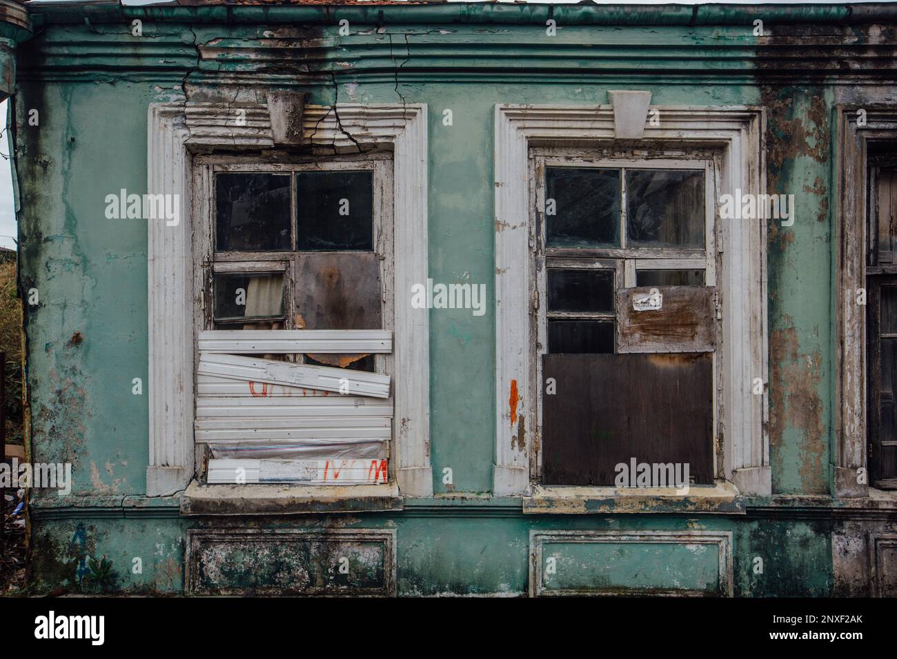 Boarded up windows of abandoned house Stock Photo - Alamy