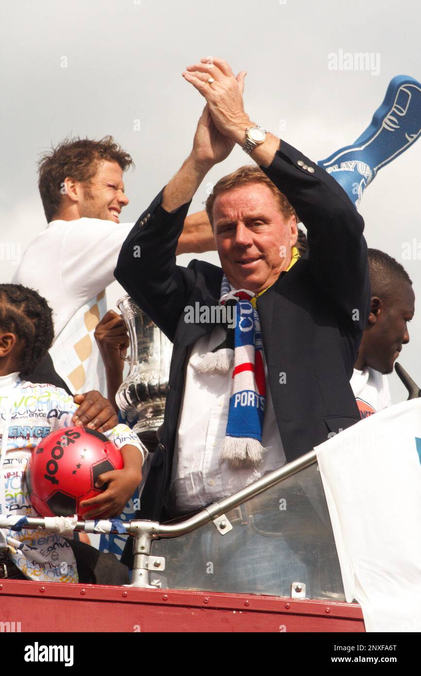 Fa cup winners bus hi-res stock photography and images - Alamy