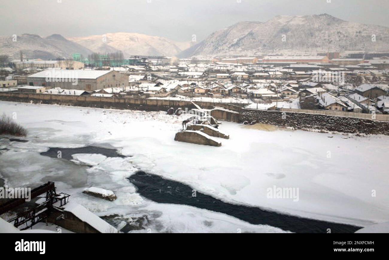 A picture taken on Jan.14, 2018 shows a frozen Yalu river in Changbai ...