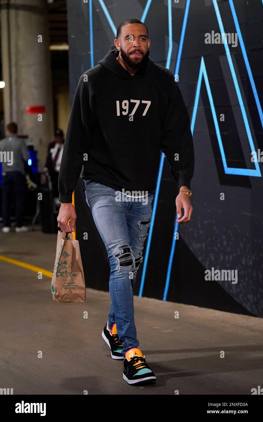 Dallas Mavericks center JaVale McGee (00) arrives before an NBA ...