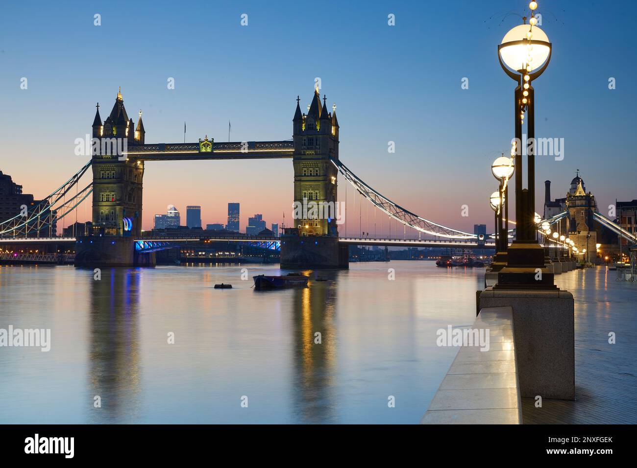Sunrise over tower bridge hi-res stock photography and images - Alamy