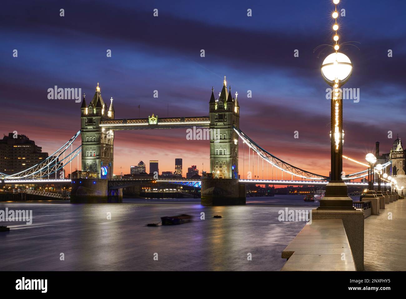 Sunrise over tower bridge hi-res stock photography and images - Alamy