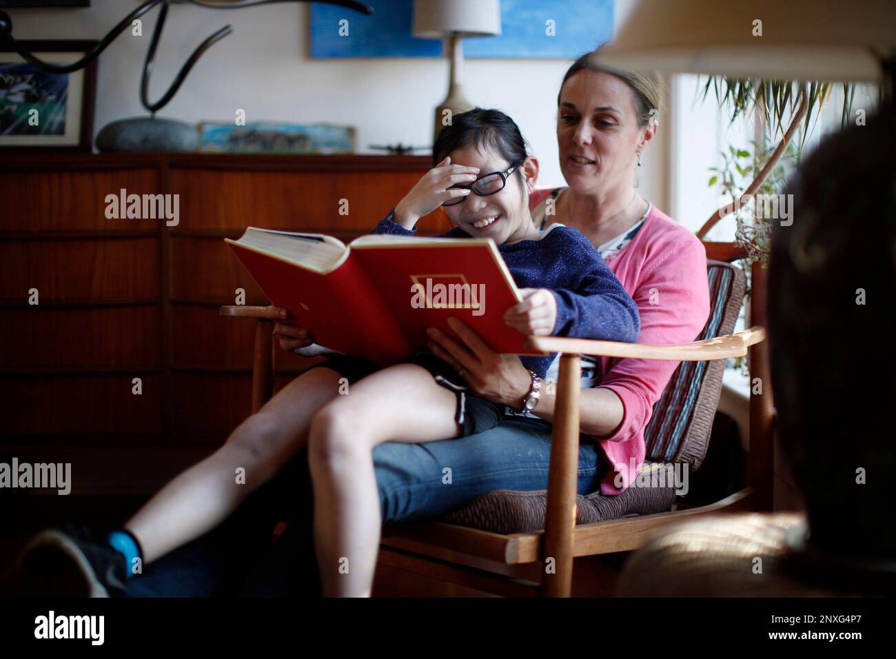 In this Feb. 20, 2018, photo, Isabelle Smit, 10, poses looks over ...