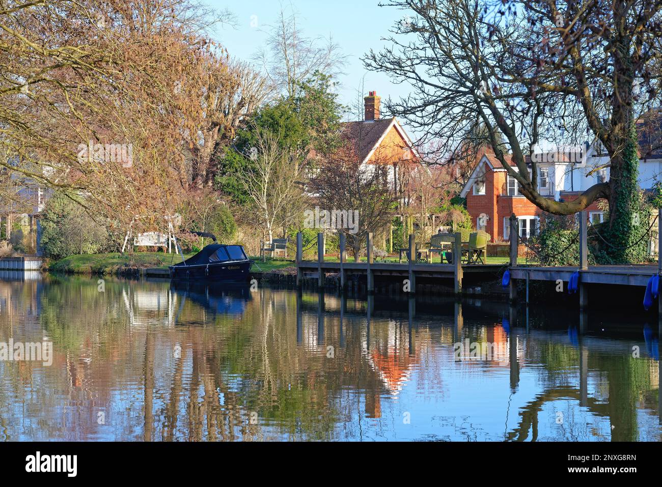 The peaceful and quiet backwater of the River Wey navigation canal at ...