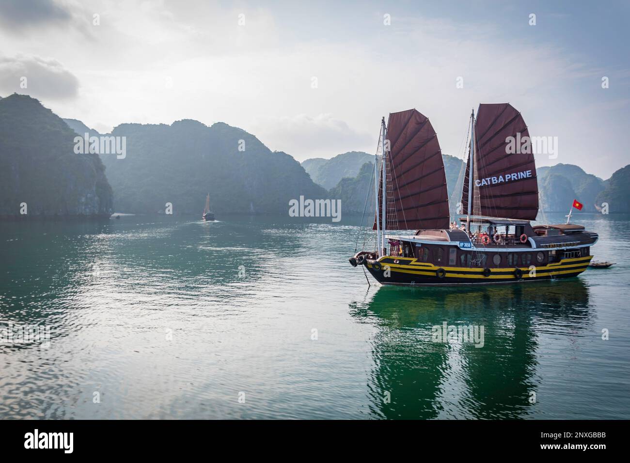Fishing Schooner junk sail boat in Ha Long Bay Stock Photo - Alamy