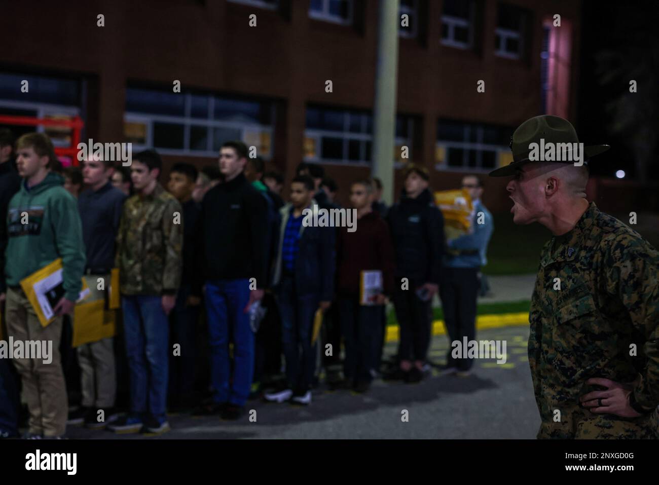 New recruits with Mike Company, 3rd Recruit Training Battalion, arrive ...