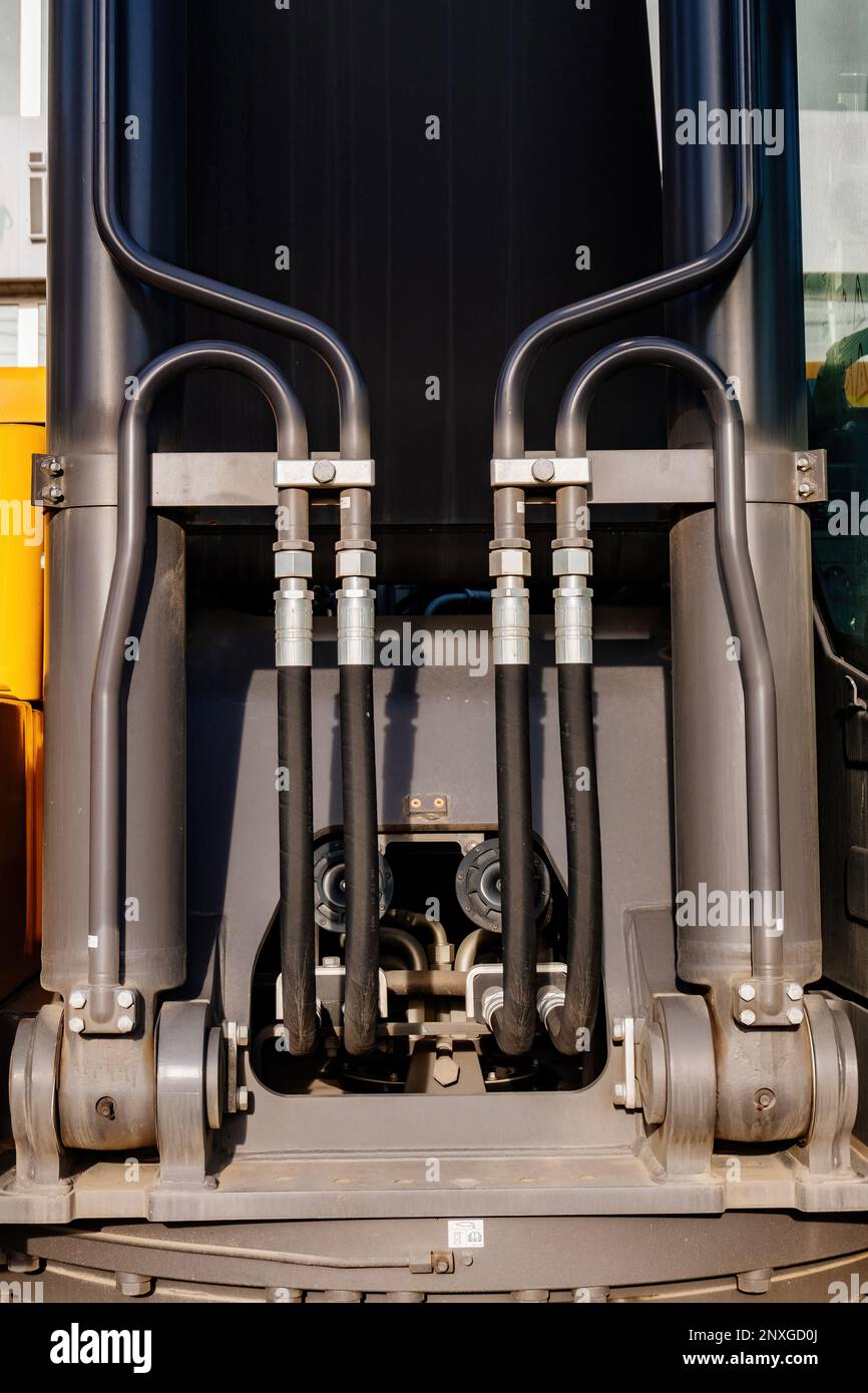 Connected hydraulic pressure pipes system of construction machinery ...