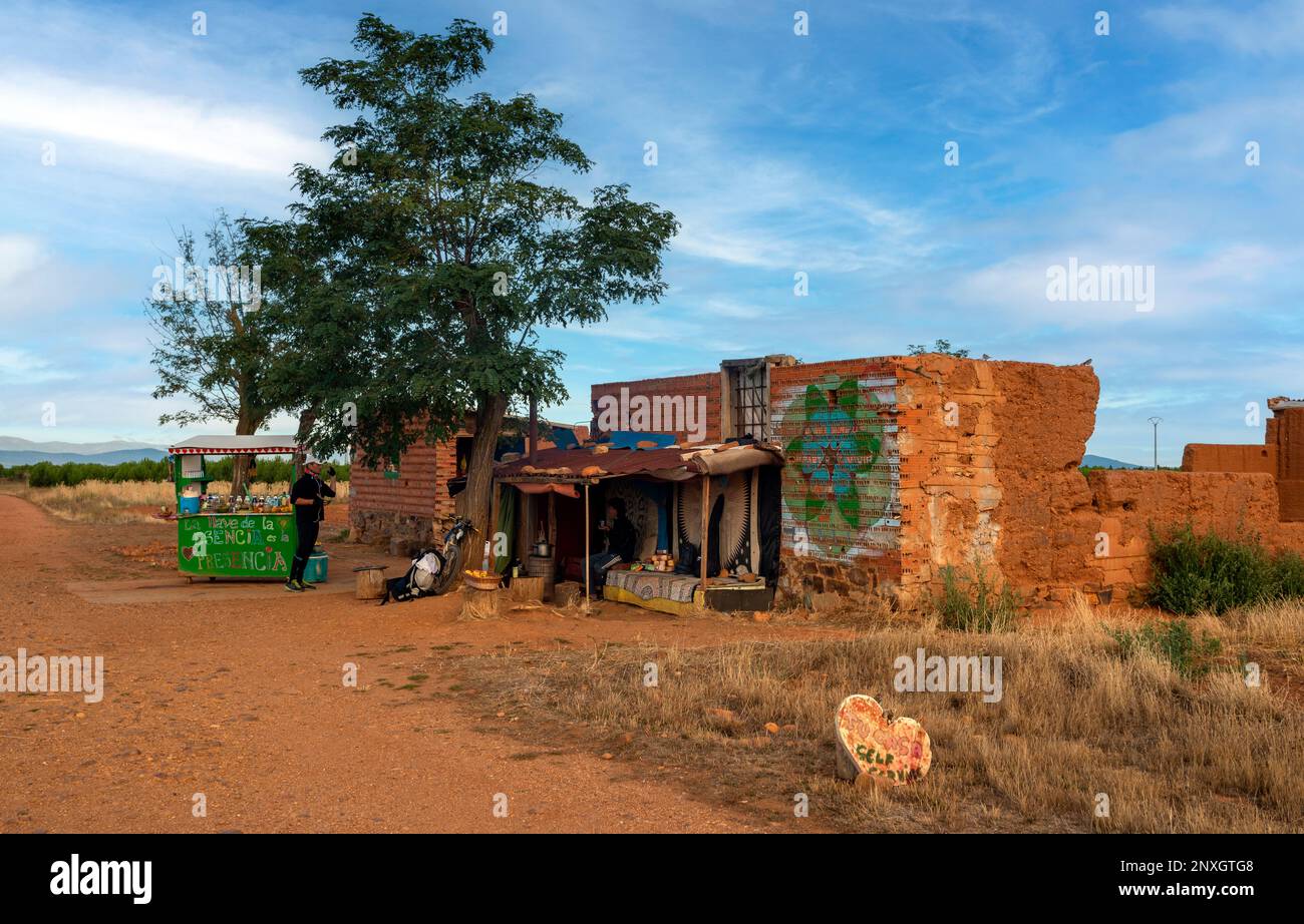Refreshment and rest stop next to building ruin on the Camino De ...