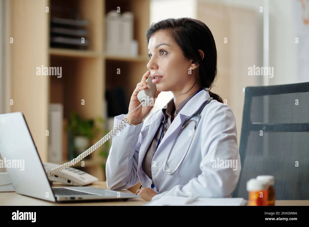 Telephone answering general office hi-res stock photography and images ...