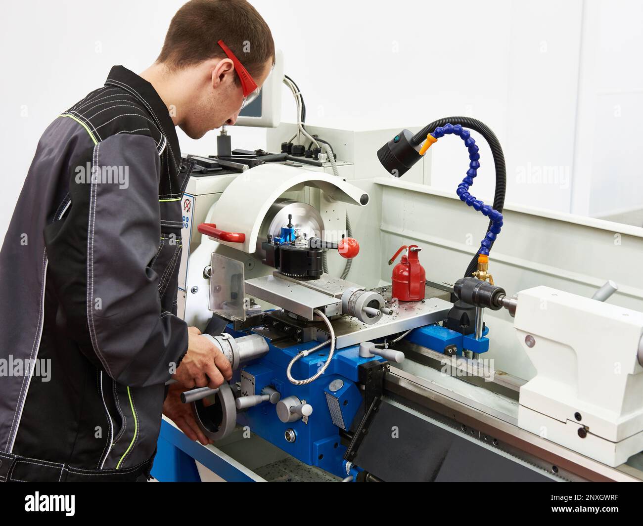 Industrial worker working lathe hi-res stock photography and images - Alamy