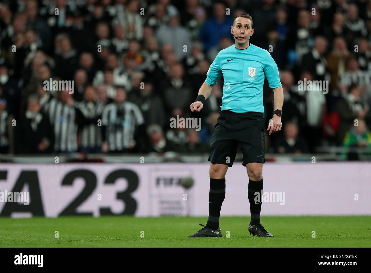 Referee david coote hi-res stock photography and images - Alamy