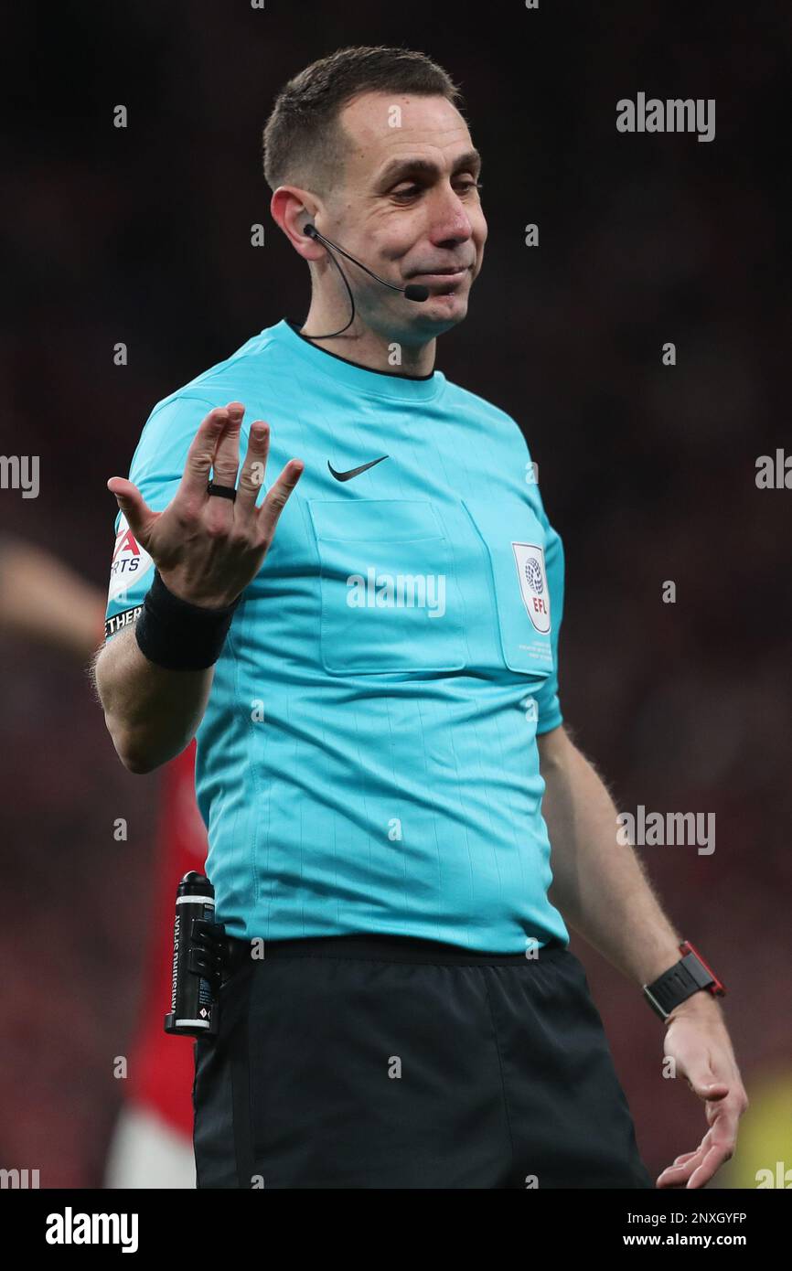 Referee david coote hi-res stock photography and images - Alamy