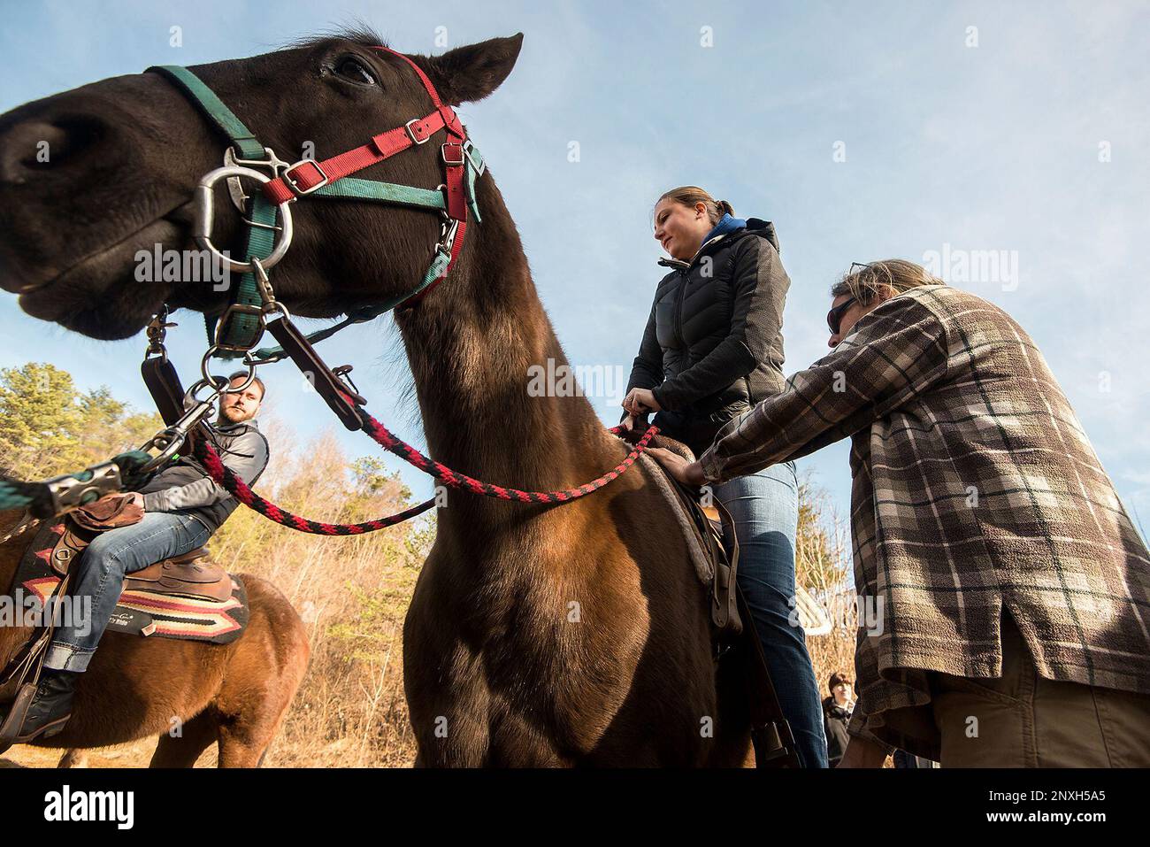 Heather Sprague, of Kensington, Md., gets the help of Chris Mills ...