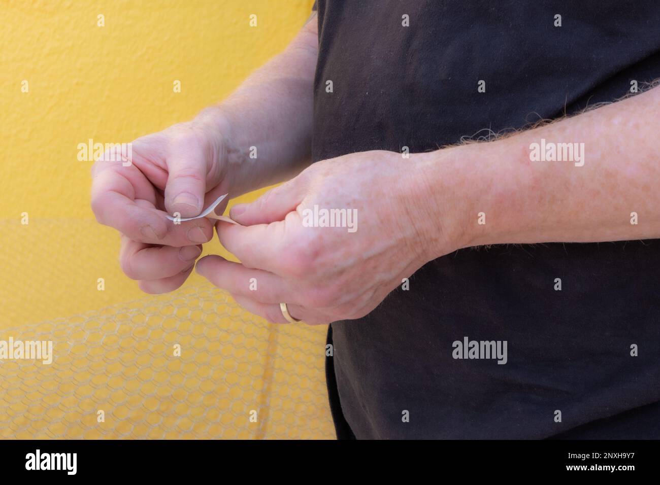 Hand laceration hi-res stock photography and images - Alamy
