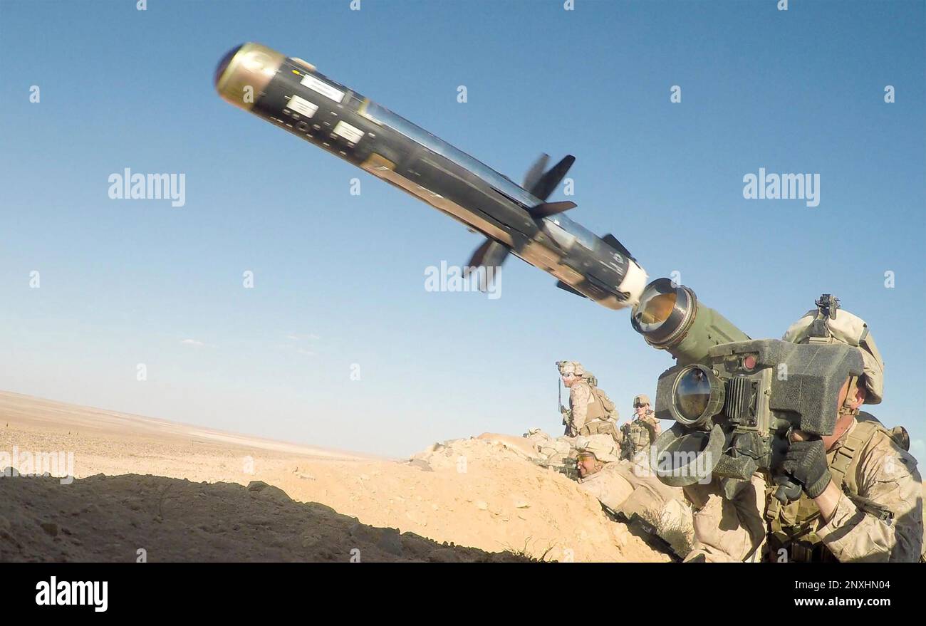 JAVELIN MISILE. A US Marine with 3rd Battalion,7th Marine Regiment ...