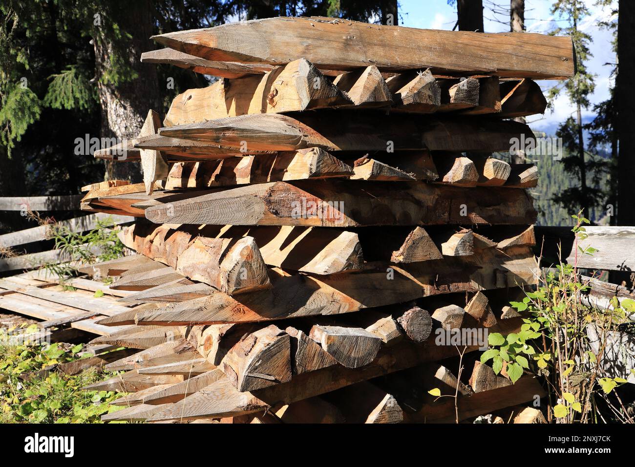 Stacked sharp poles hi-res stock photography and images - Alamy