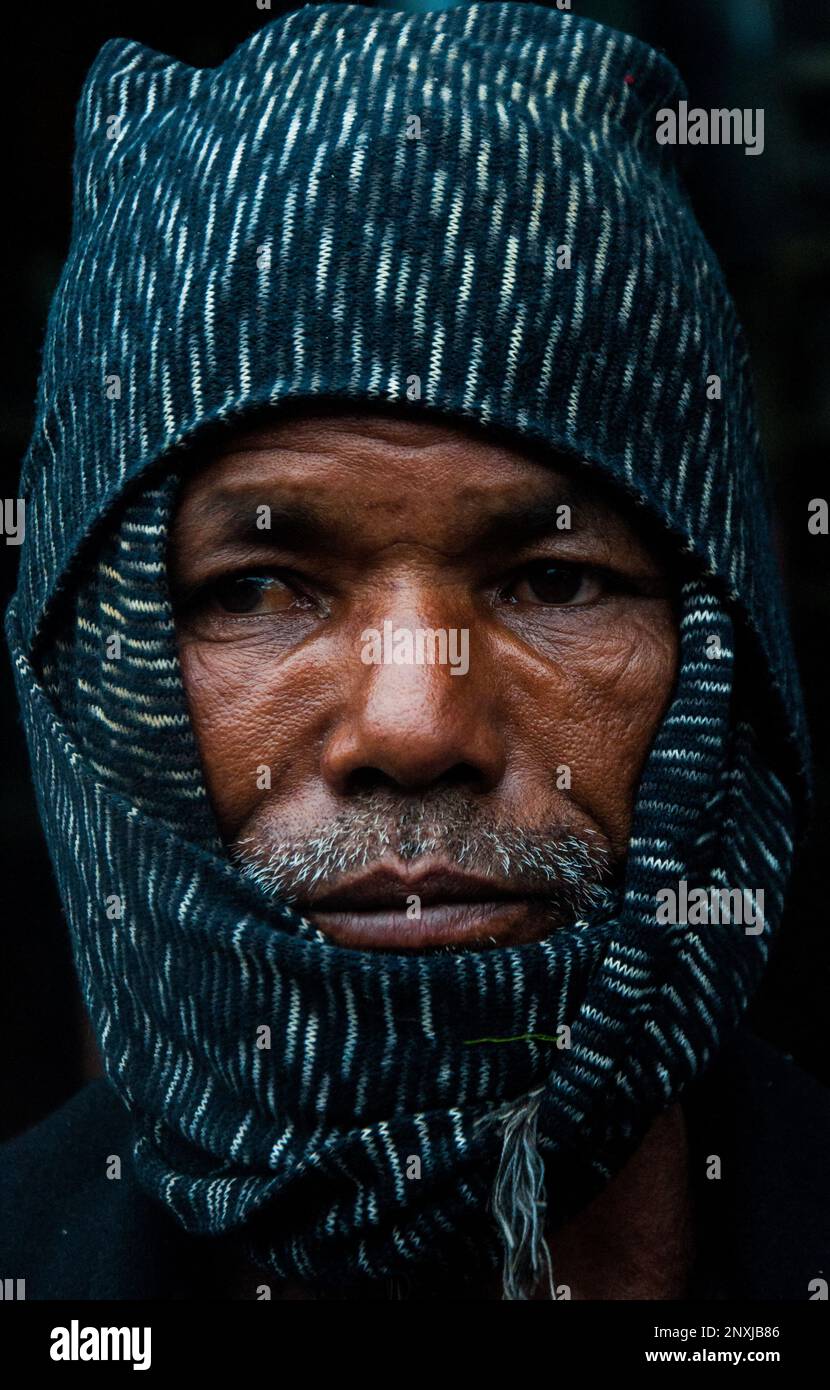 Old man portrait dhaka bangladesh hi-res stock photography and images ...