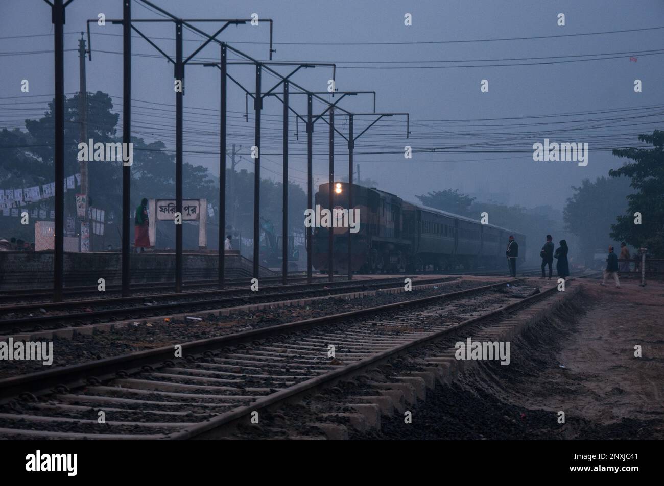 Bangladesh train station hi-res stock photography and images - Alamy