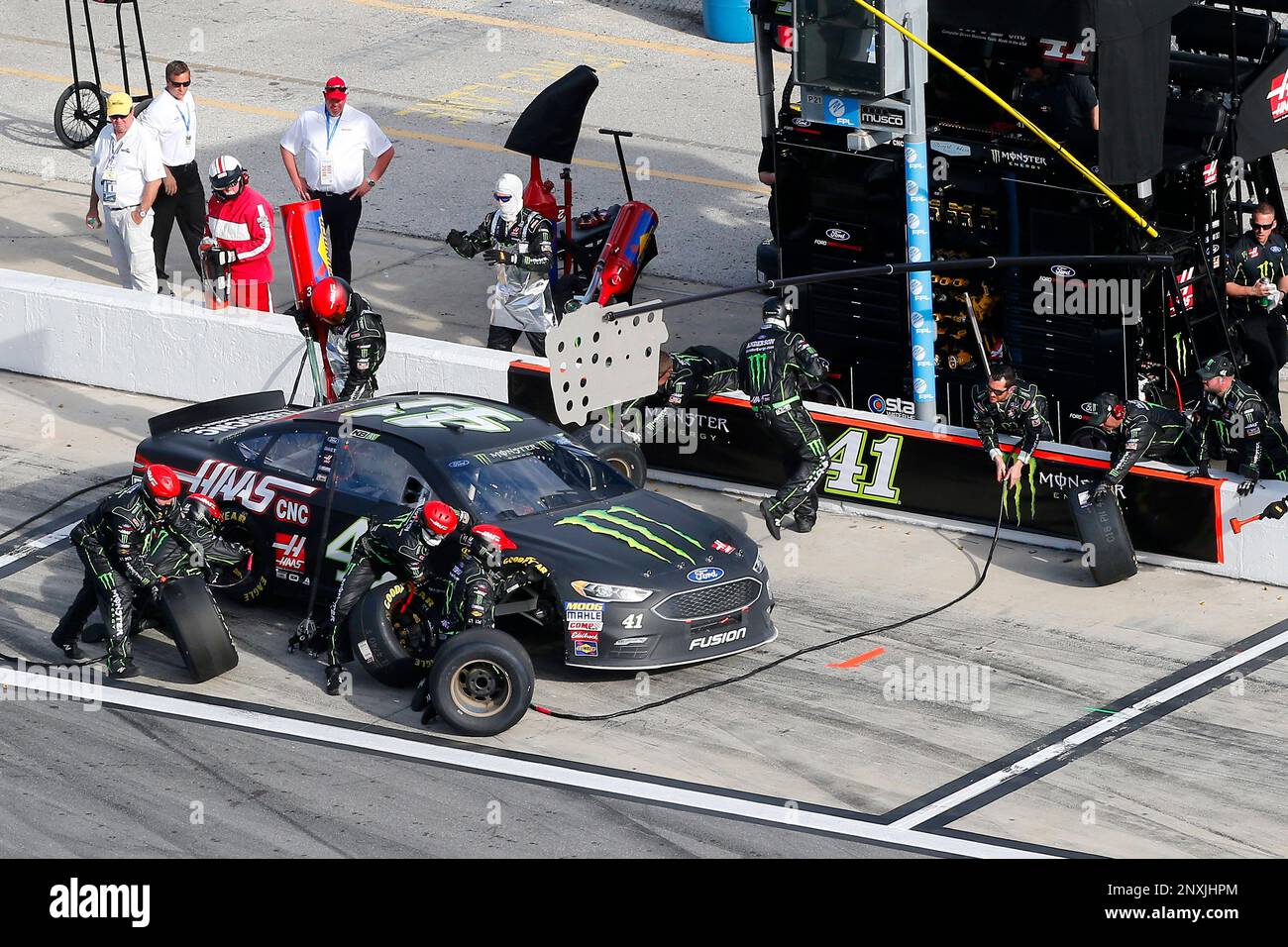 Kurt Busch, Stewart-Haas Racing, Monster Energy/Haas Automation Ford ...
