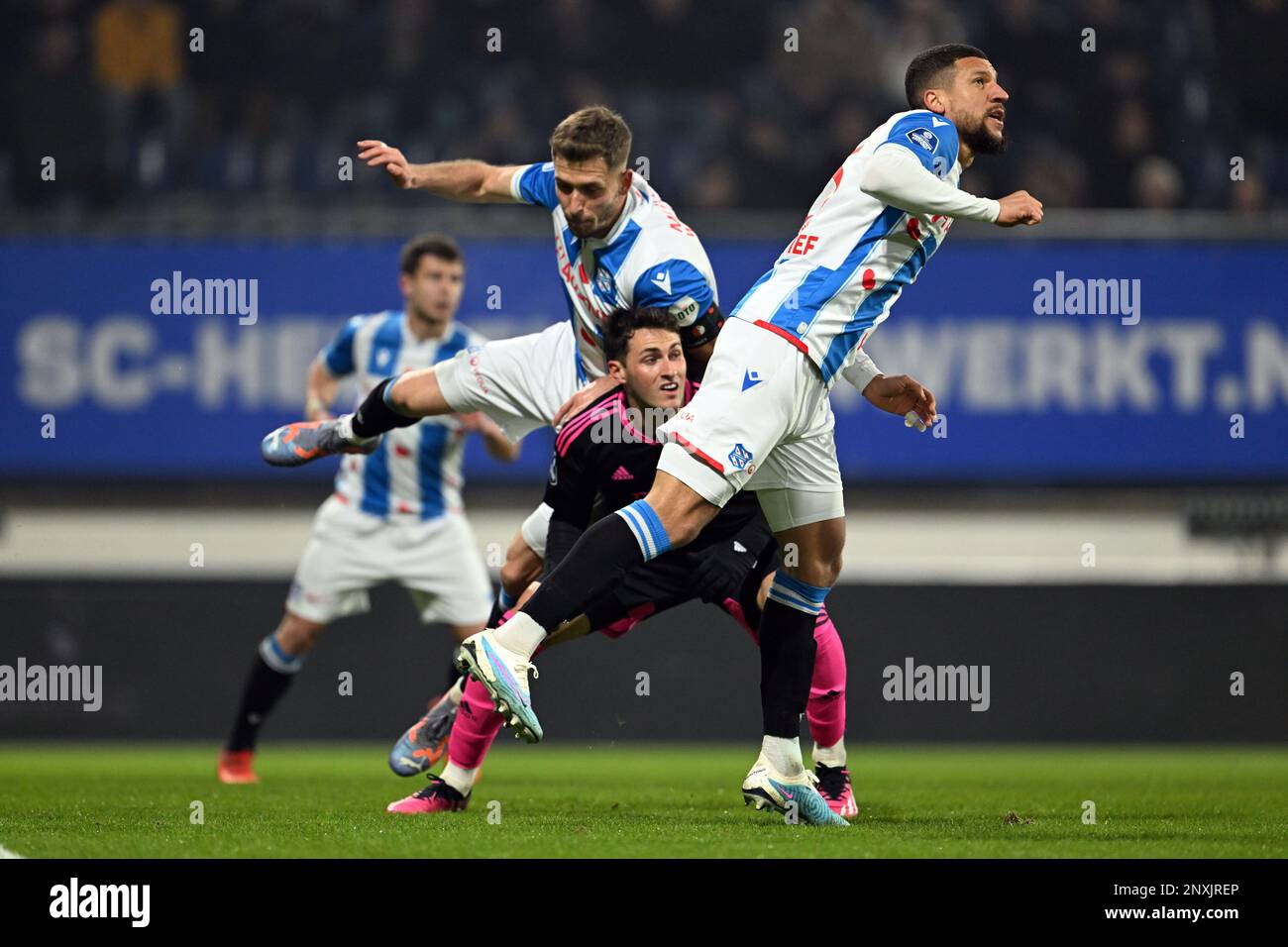 HERENVEEN - (l-r) Pawel Bochniewicz of SC Heerenveen, Santiago Gimenez ...
