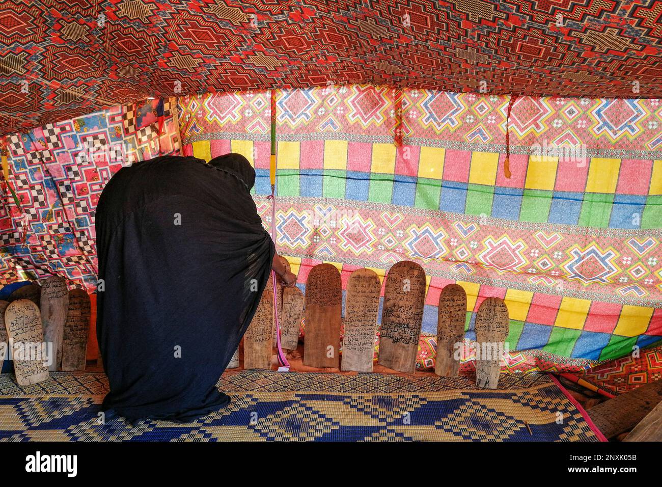 Prayer tables hi-res stock photography and images - Alamy
