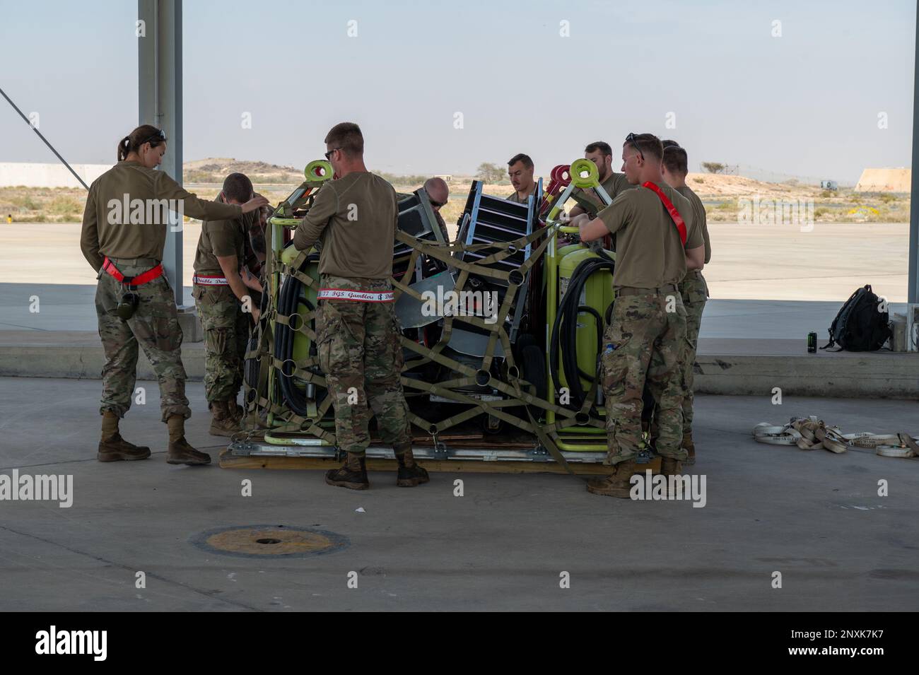 U.S. Air Force Airmen assigned to the 77th Expeditionary Fighter ...